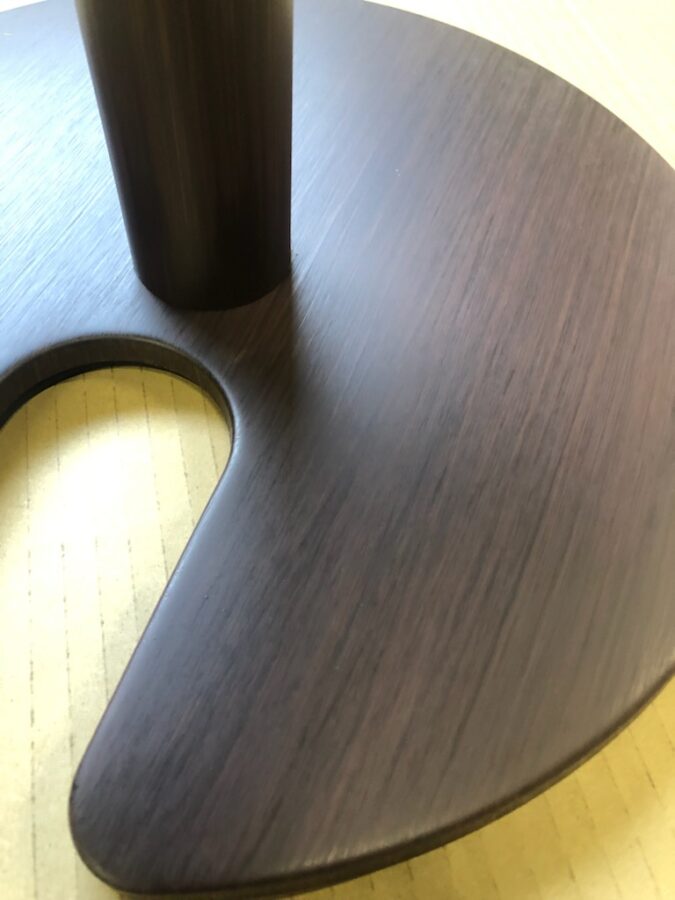 金属に木のぬくもりとあたたかさをプラスする木目調塗装│アルミ押出成形なら加藤軽金属工業株式会社